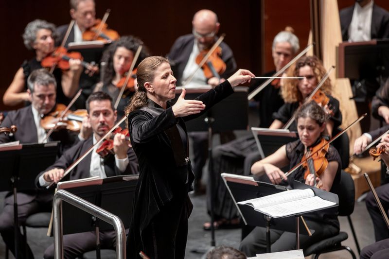 Crítica / Una batuta más que interesante - por Enrique Bert Revista Ritmo