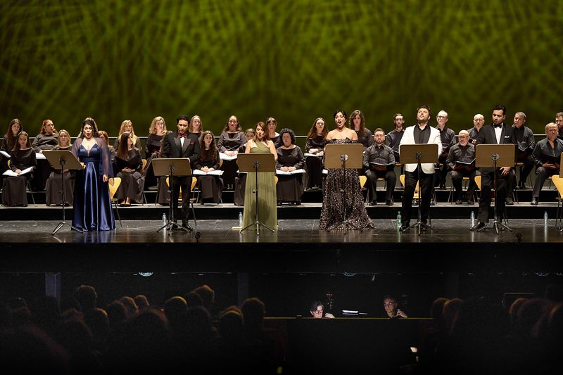 Crítica / Maria volvió a reinar en Sevilla - por Carlos Tarín Revista Ritmo