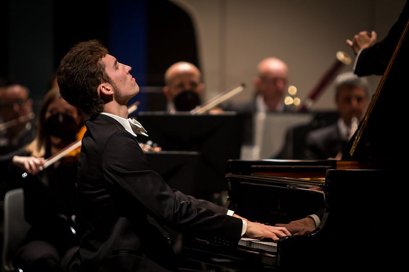 El pianista ruso Valentin Malinin, Primer Premio del 62 Concurso ...