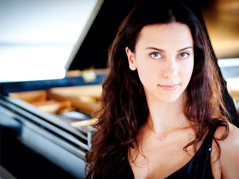 Anna Petrova Revista Ritmo